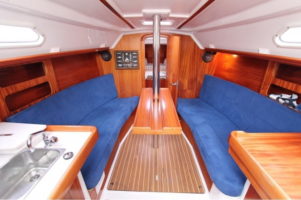 Dufour 30 classic sailing yacht rental